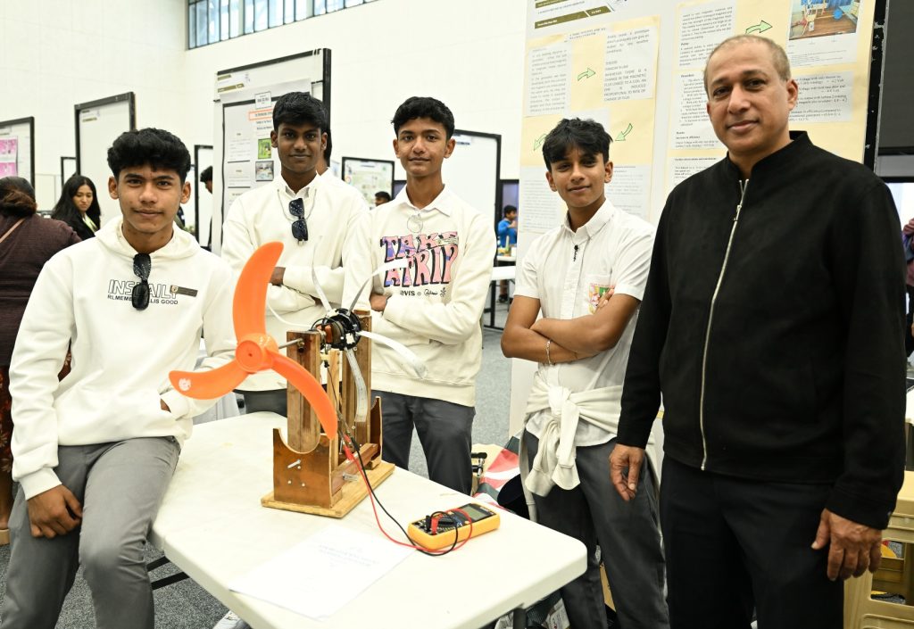 Le Piton State College, le Forest Side SSS (Boys) et le collège St ...