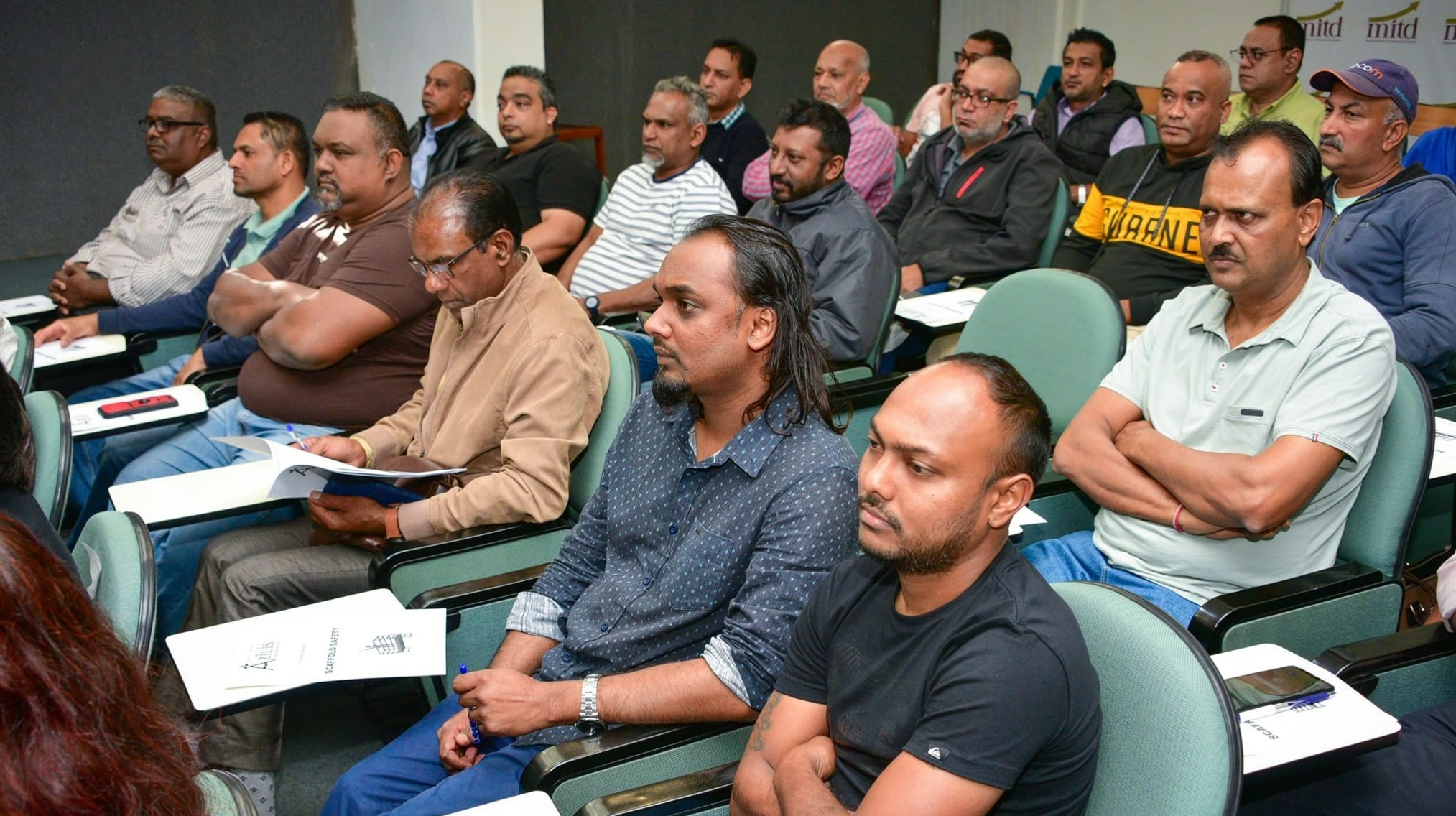 Le personnel de l’Energy Services Division reçoit une formation sur la ...