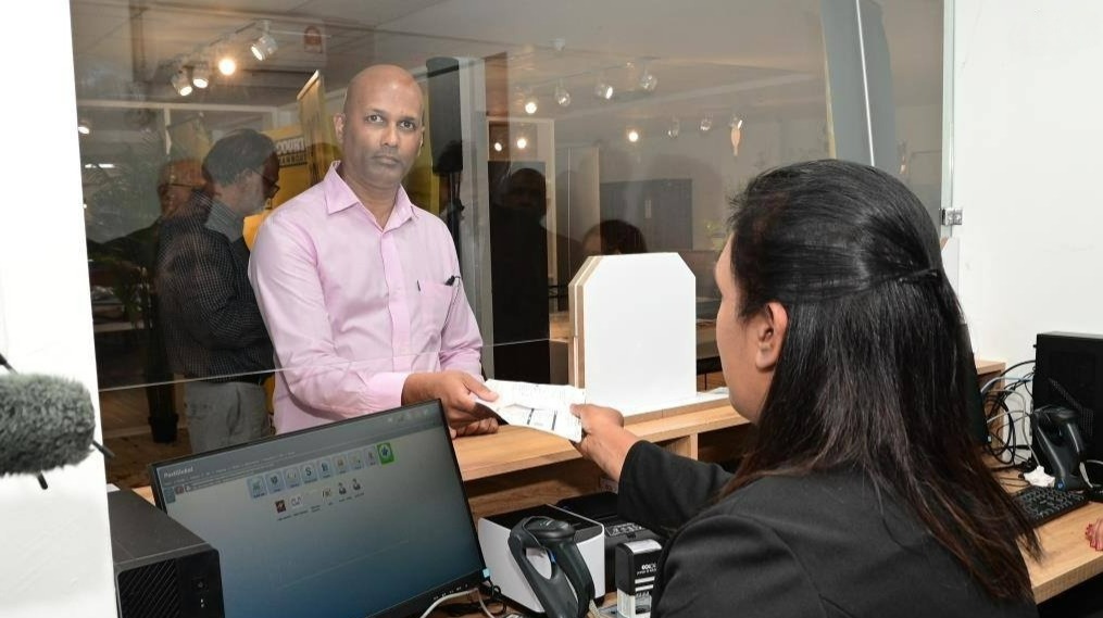 Un nouveau centre de colis postaux aménagé à Riche Terre - actu.mu