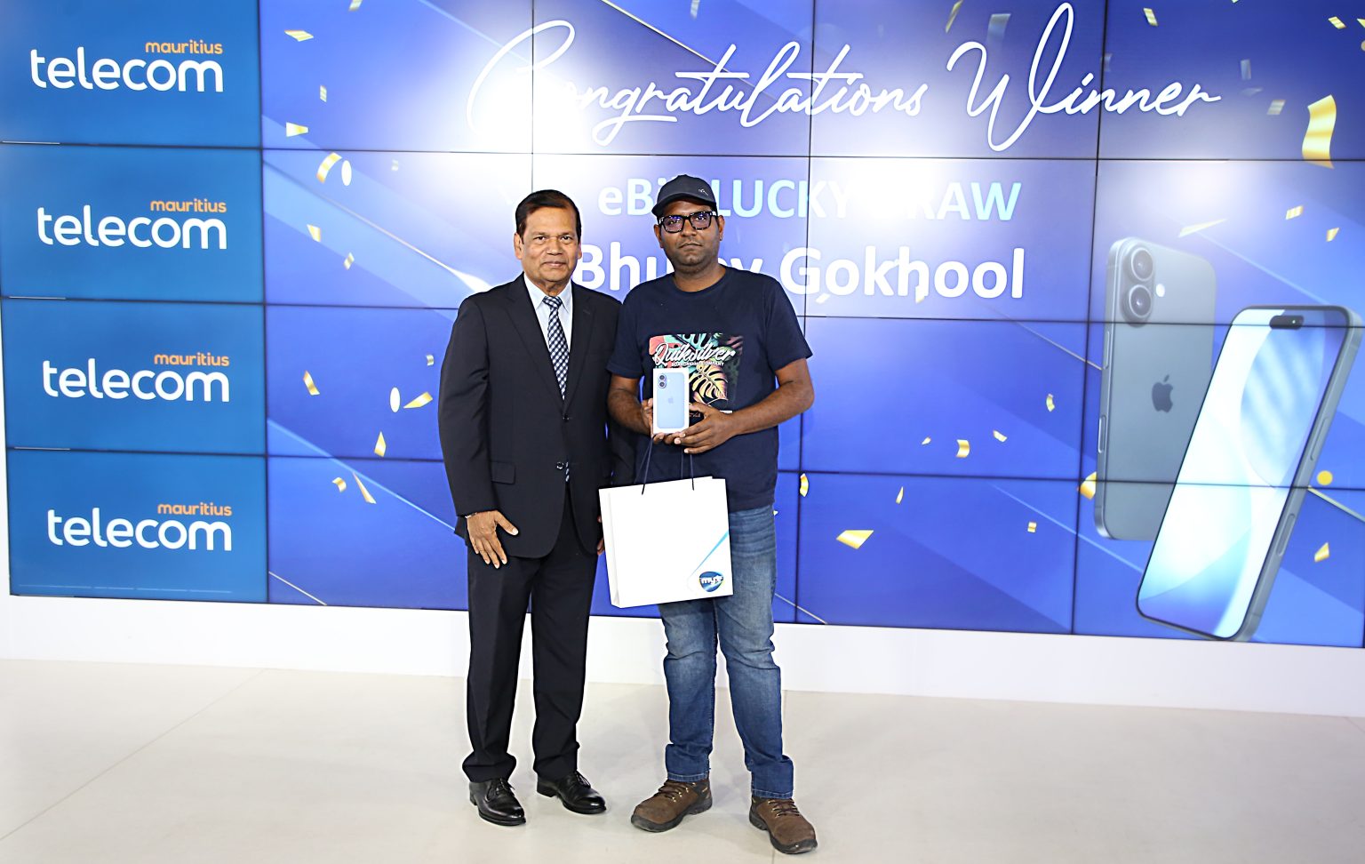 Mauritius Telecom récompense le tout premier gagnant de son « eBill ...